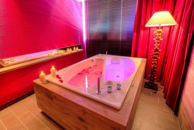 10 Unusual and Unique Bathtub Designs
