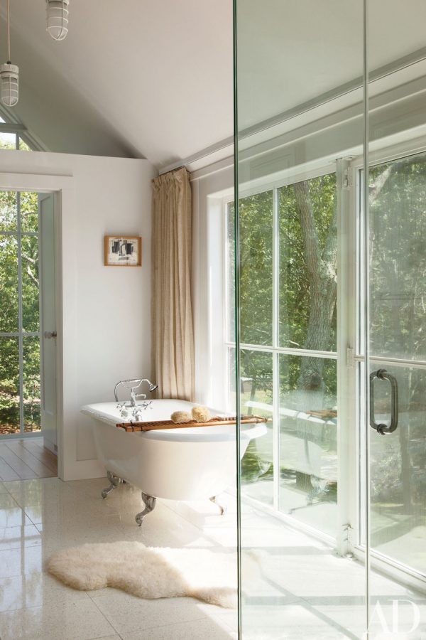 10 Astonishing Ideas to 'Spa Up' Your Luxury White Bathroom