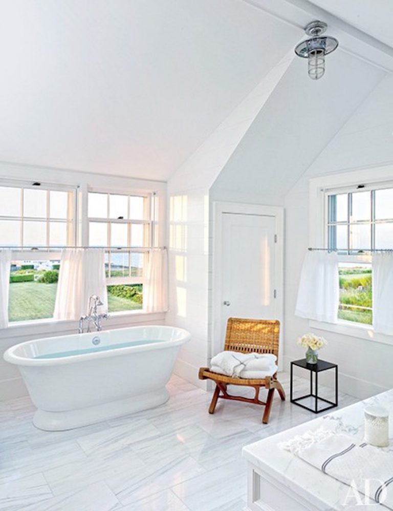 10 Astonishing Ideas to 'Spa Up' Your Luxury White Bathroom