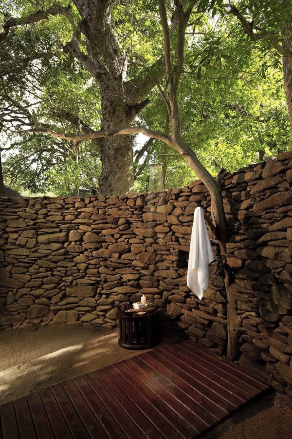 50 Amazing Outdoor Showers That Will Impress You (Part 1)