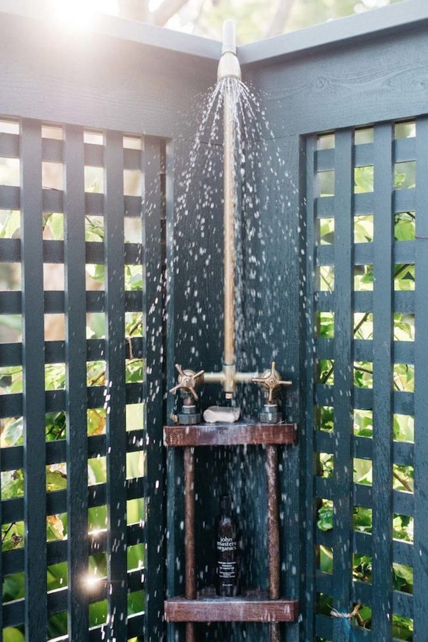 7 Exceptional Outdoor Showers that Will Leave You Craving for More