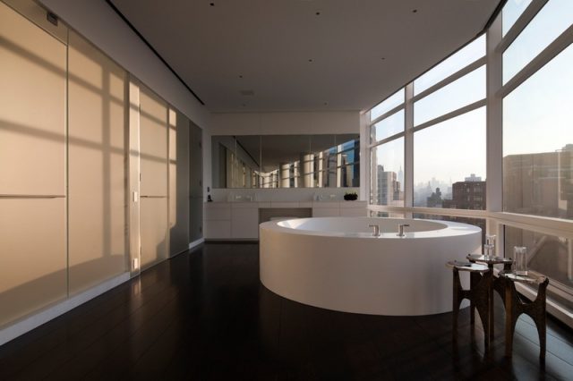 Thomas Juul-Hansen And Bold Interior Bathroom Design, take a look
